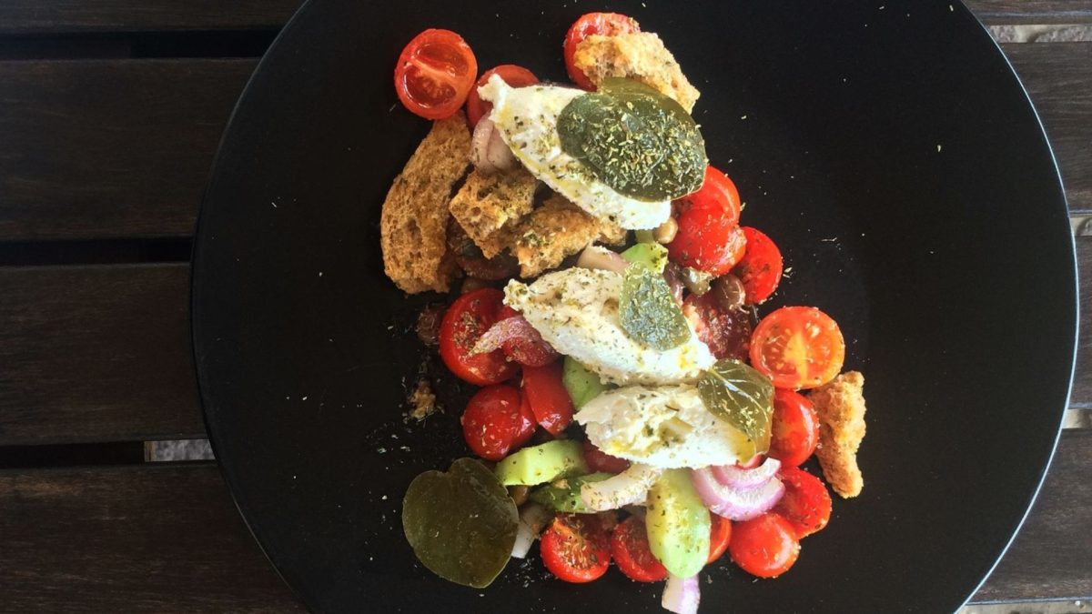 Santorini cuisine: What you absolutely must try!